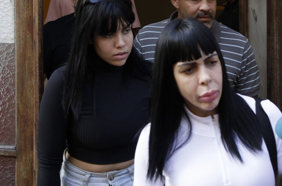 Influenciadoras que deram banana e macaco de pelúcia para crianças ...